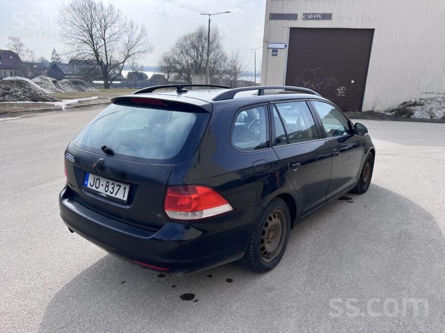 Black Volkswagen Golf 2010 in Riga, with an engine capacity of 1.60 L and mileage of 543 thousand km for 1000 €, photo 7 on AUTOMOTO.COM.LV