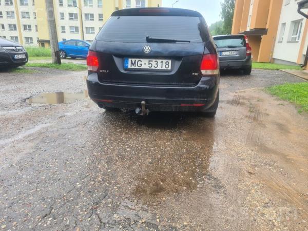 Black Volkswagen Golf 2010 in Valmiera, with an engine capacity of 1.60 L and mileage of 380 thousand km for 1200 €, photo 4 on AUTOMOTO.COM.LV