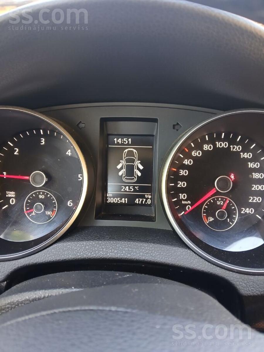 Melns Volkswagen Golf 2010 Dobele, ar dzinēja tilpumu 1.60 L un nobraukumu 300 tūkst. km par 2950 €, foto 6 vietnē AUTOMOTO.COM.LV