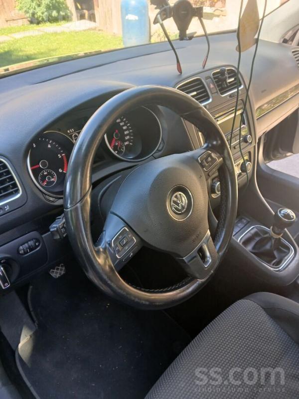 Melns Volkswagen Golf 2010 Dobele, ar dzinēja tilpumu 1.60 L un nobraukumu 300 tūkst. km par 2950 €, foto 6 vietnē AUTOMOTO.COM.LV