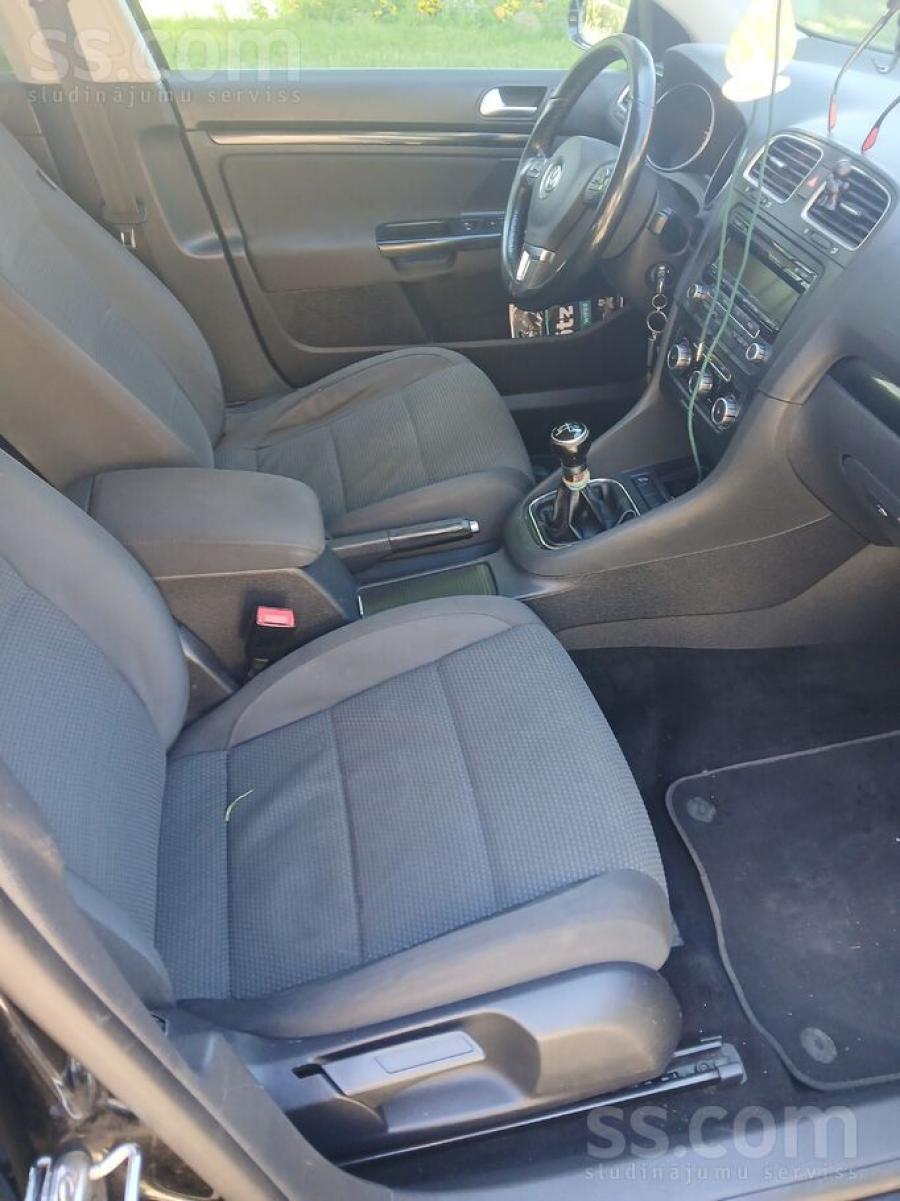 Melns Volkswagen Golf 2010 Dobele, ar dzinēja tilpumu 1.60 L un nobraukumu 300 tūkst. km par 2950 €, foto 9 vietnē AUTOMOTO.COM.LV