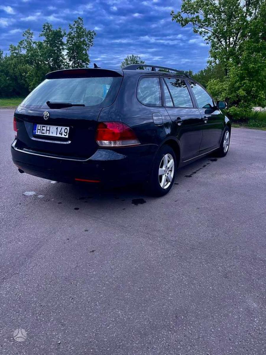 Black Volkswagen Golf 2010 in Kaunas, with an engine capacity of 1.60 L and mileage of 293 thousand km for 3300 €, photo 5 on AUTOMOTO.COM.LV