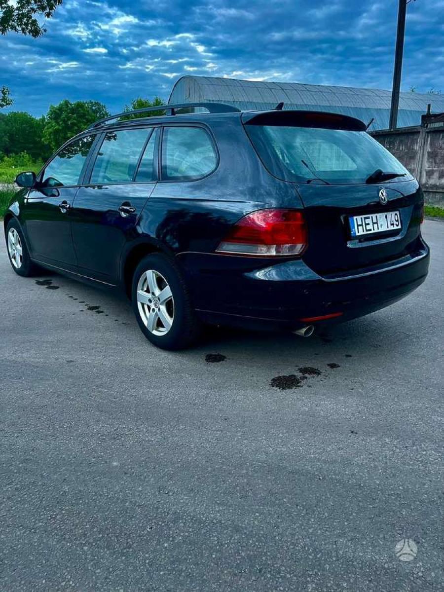Black Volkswagen Golf 2010 in Kaunas, with an engine capacity of 1.60 L and mileage of 293 thousand km for 3300 €, photo 6 on AUTOMOTO.COM.LV
