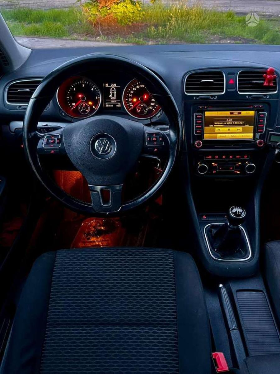 Black Volkswagen Golf 2010 in Kaunas, with an engine capacity of 1.60 L and mileage of 293 thousand km for 3300 €, photo 9 on AUTOMOTO.COM.LV