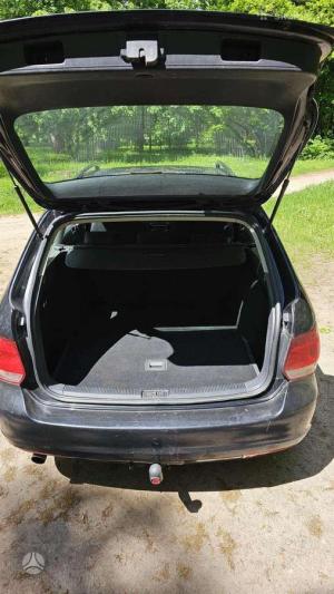 Black Volkswagen Golf 2010 in Kedainiai, with an engine capacity of 1.60 L and mileage of 346 thousand km for 2800 €, photo 4 on AUTOMOTO.COM.LV