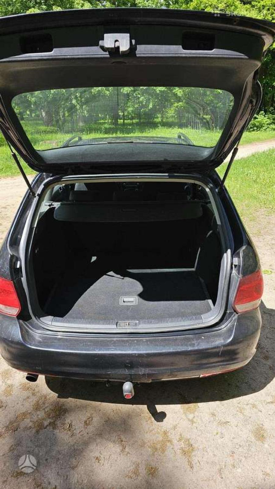 Black Volkswagen Golf 2010 in Kedainiai, with an engine capacity of 1.60 L and mileage of 346 thousand km for 2800 €, photo 4 on AUTOMOTO.COM.LV