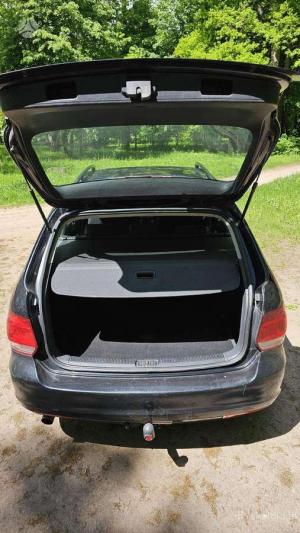 Black Volkswagen Golf 2010 in Kedainiai, with an engine capacity of 1.60 L and mileage of 346 thousand km for 2800 €, photo 5 on AUTOMOTO.COM.LV