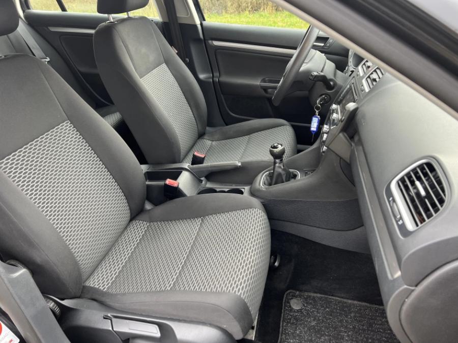 Black Volkswagen Golf 2010 in Riga, with an engine capacity of 1.60 L and mileage of 258 thousand km for 4350 €, photo 10 on AUTOMOTO.COM.LV
