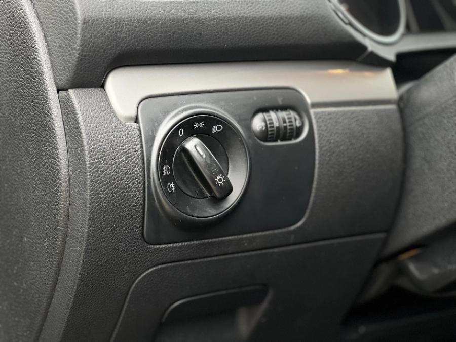 Black Volkswagen Golf 2010 in Riga, with an engine capacity of 1.60 L and mileage of 258 thousand km for 4350 €, photo 14 on AUTOMOTO.COM.LV