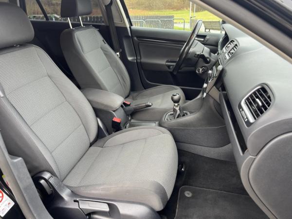 Melns Volkswagen Golf 2010 Rīga, ar dzinēja tilpumu 1.60 L un nobraukumu 258 tūkst. km par 4500 €, foto 2 vietnē AUTOMOTO.COM.LV