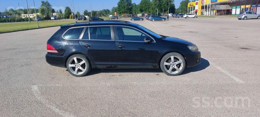 Black Volkswagen Golf 2010 in Aizkraukle, with an engine capacity of 2.00 L and mileage of 436 thousand km for 2750 €, photo 3 on AUTOMOTO.COM.LV
