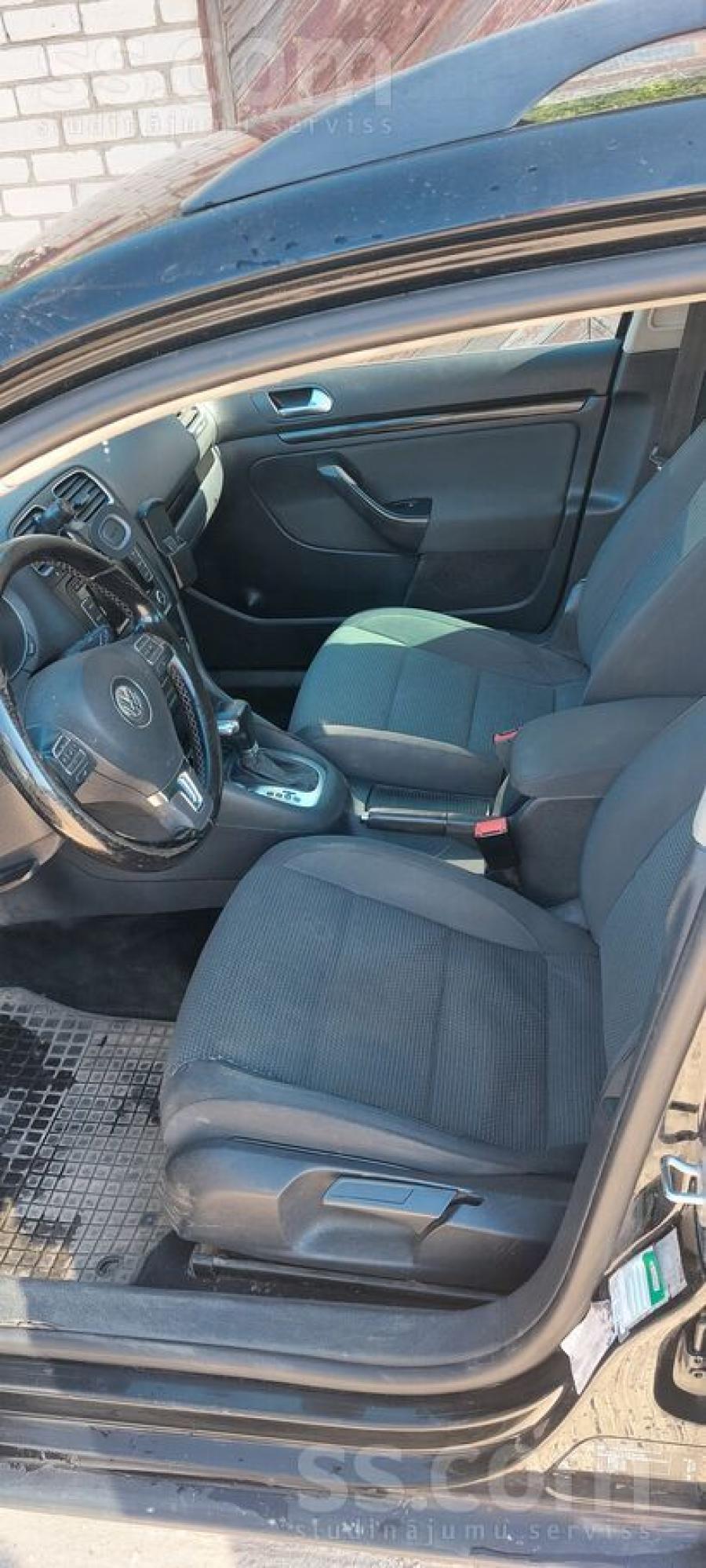 Black Volkswagen Golf 2010 in Aizkraukle, with an engine capacity of 2.00 L and mileage of 436 thousand km for 2750 €, photo 8 on AUTOMOTO.COM.LV