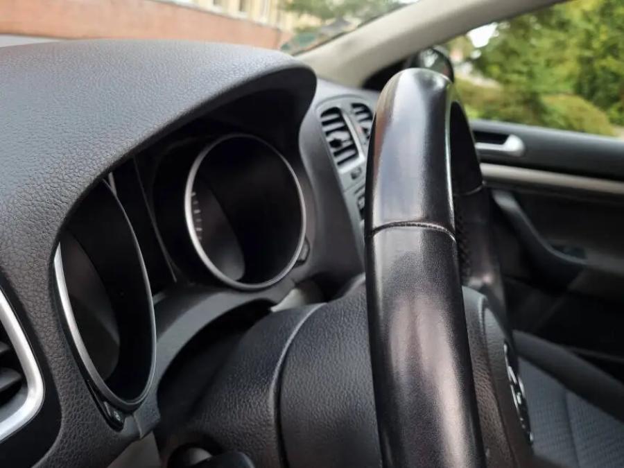 Black Volkswagen Golf 2010 in Jekabpils, with an engine capacity of 1.60 L and mileage of 268 thousand km for 4590 €, photo 14 on AUTOMOTO.COM.LV
