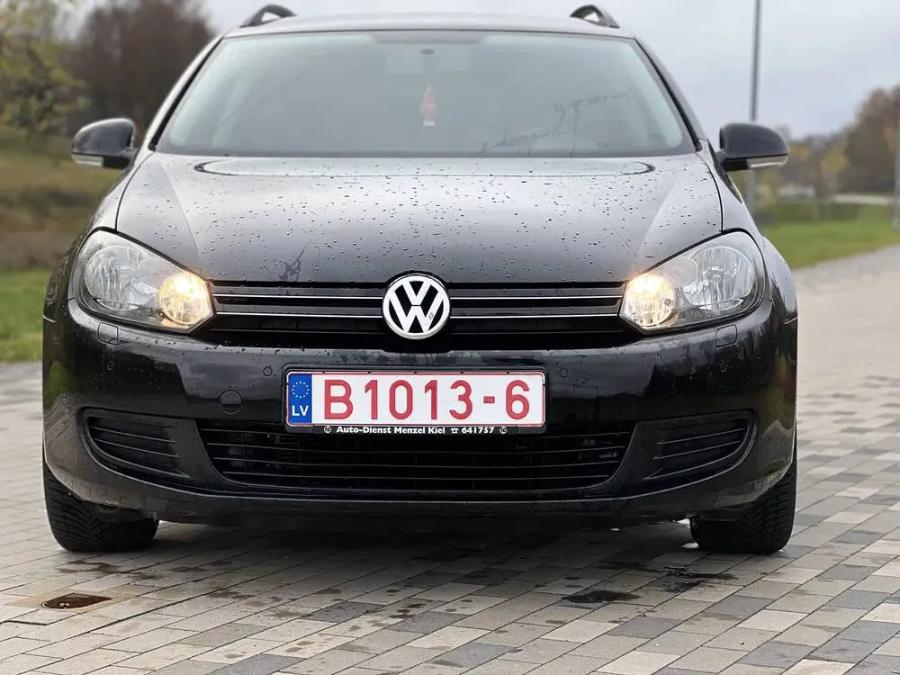 Black Volkswagen Golf 2010 in Rezekne, with an engine capacity of 1.60 L and mileage of 258 thousand km for 4500 €, photo 5 on AUTOMOTO.COM.LV