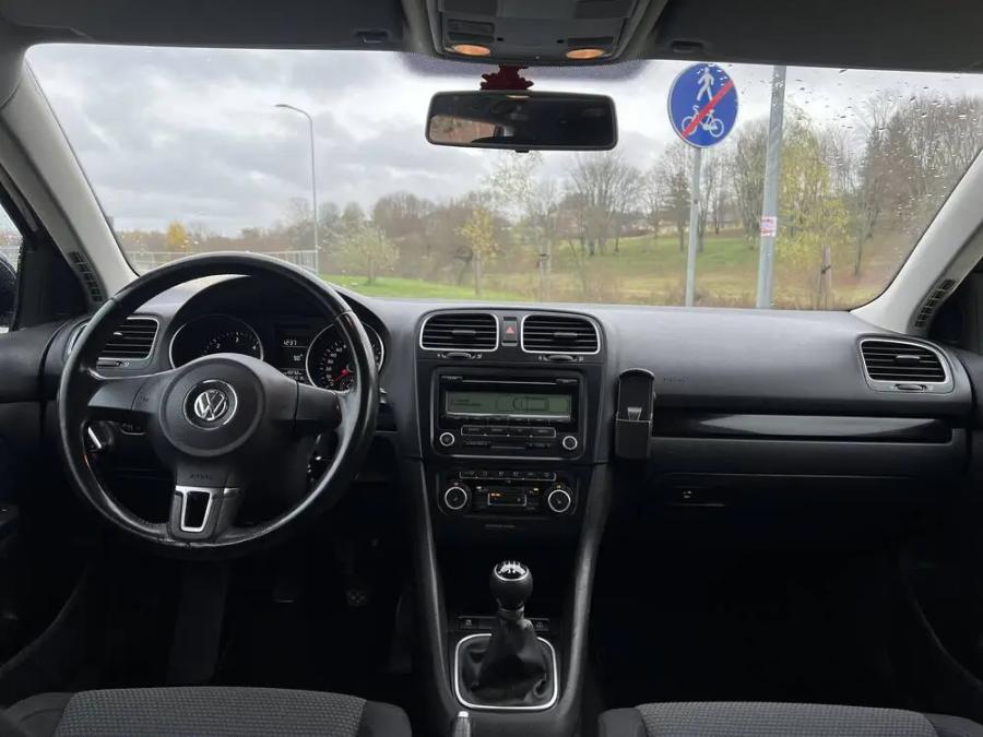 Black Volkswagen Golf 2010 in Rezekne, with an engine capacity of 1.60 L and mileage of 258 thousand km for 4500 €, photo 12 on AUTOMOTO.COM.LV