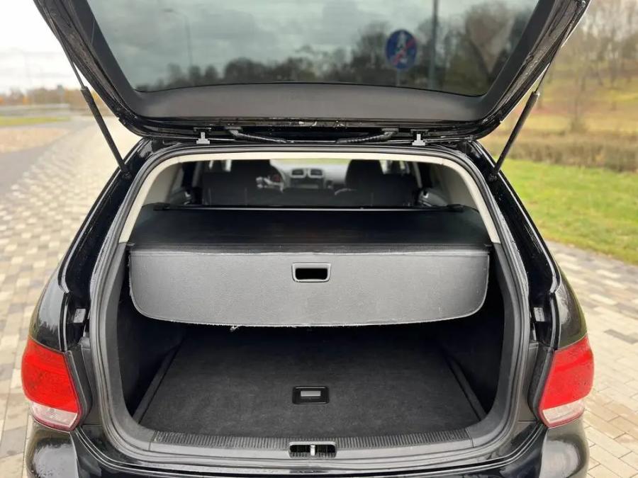 Black Volkswagen Golf 2010 in Rezekne, with an engine capacity of 1.60 L and mileage of 258 thousand km for 4500 €, photo 13 on AUTOMOTO.COM.LV