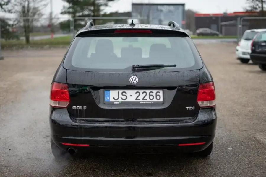 Black Volkswagen Golf 2010 in Liepaja, with an engine capacity of 1.60 L and mileage of 391 thousand km for 4850 €, photo 4 on AUTOMOTO.COM.LV