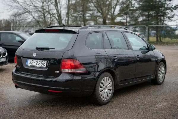 Black Volkswagen Golf 2010 in Liepaja, with an engine capacity of 1.60 L and mileage of 391 thousand km for 4850 €, photo 4 on AUTOMOTO.COM.LV