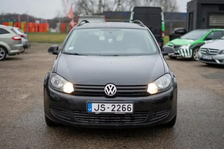 Black Volkswagen Golf 2010 in Liepaja, with an engine capacity of 1.60 L and mileage of 391 thousand km for 4850 €, photo 7 on AUTOMOTO.COM.LV