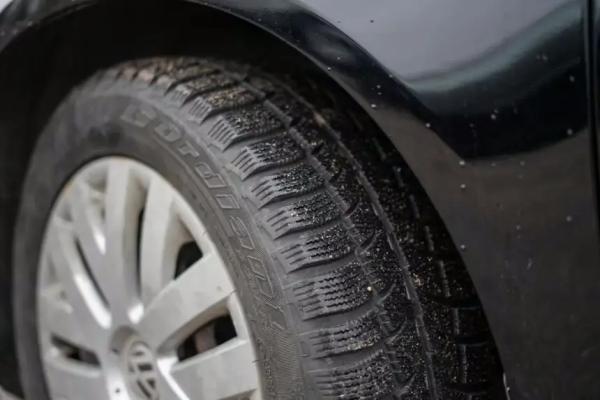 Black Volkswagen Golf 2010 in Liepaja, with an engine capacity of 1.60 L and mileage of 391 thousand km for 4850 €, photo 7 on AUTOMOTO.COM.LV