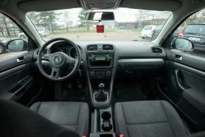 Black Volkswagen Golf 2010 in Liepaja, with an engine capacity of 1.60 L and mileage of 391 thousand km for 4850 €, photo 9 on AUTOMOTO.COM.LV