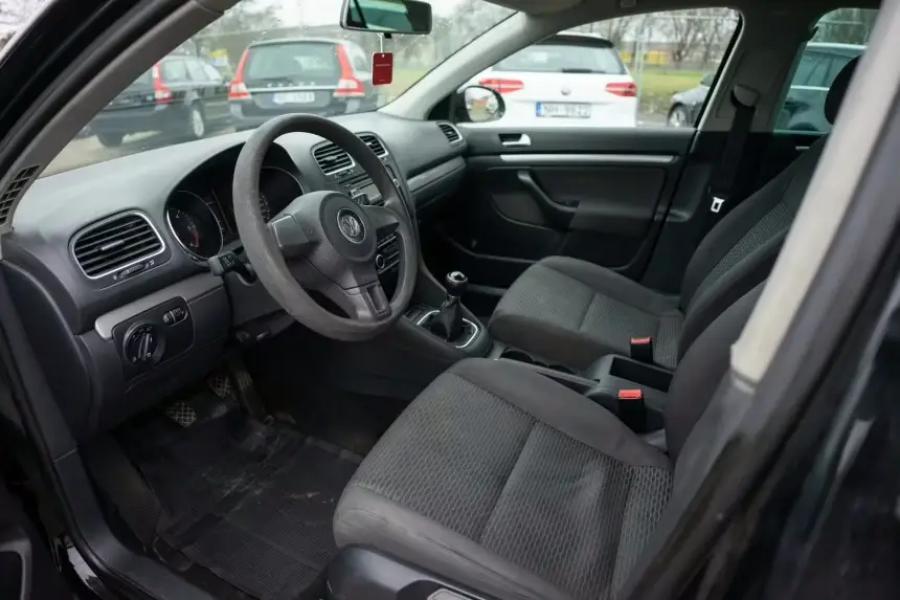 Black Volkswagen Golf 2010 in Liepaja, with an engine capacity of 1.60 L and mileage of 391 thousand km for 4850 €, photo 10 on AUTOMOTO.COM.LV
