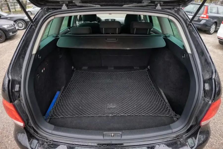 Black Volkswagen Golf 2010 in Liepaja, with an engine capacity of 1.60 L and mileage of 391 thousand km for 4850 €, photo 12 on AUTOMOTO.COM.LV
