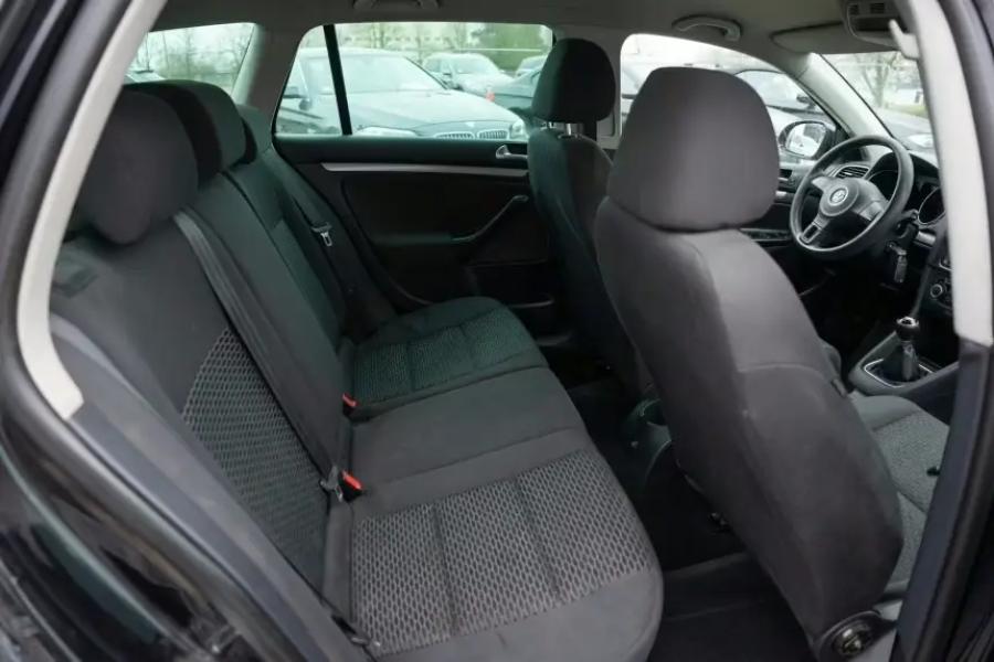 Black Volkswagen Golf 2010 in Liepaja, with an engine capacity of 1.60 L and mileage of 391 thousand km for 4850 €, photo 13 on AUTOMOTO.COM.LV