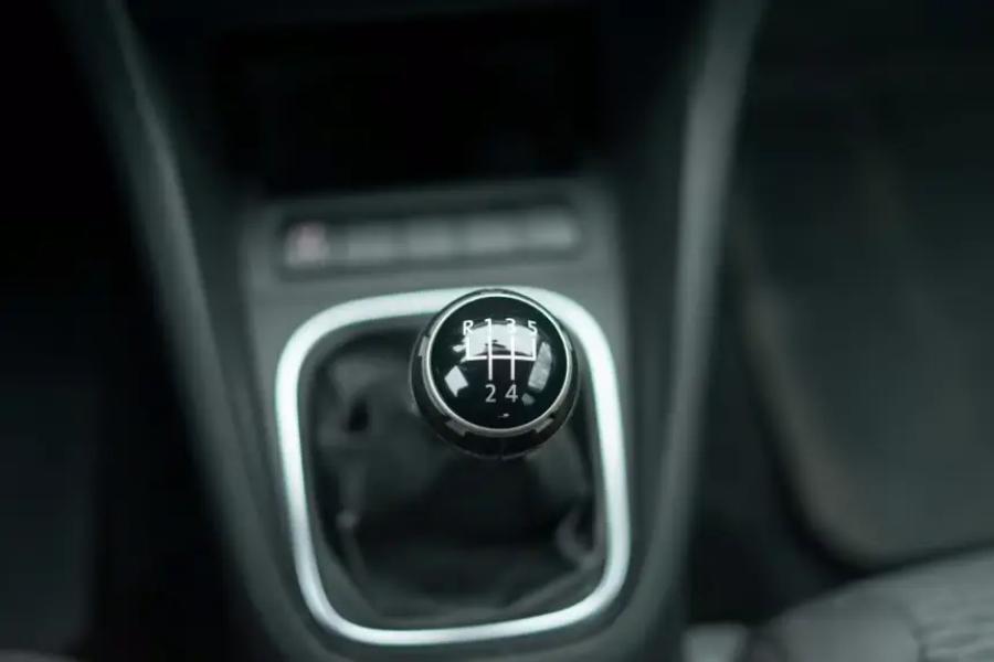 Black Volkswagen Golf 2010 in Liepaja, with an engine capacity of 1.60 L and mileage of 391 thousand km for 4850 €, photo 20 on AUTOMOTO.COM.LV