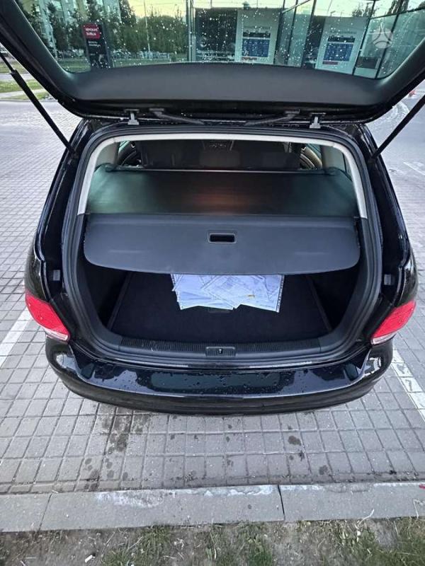 Black Volkswagen Golf 2010 in Vilnius, with an engine capacity of 1.60 L and mileage of 335 thousand km for 3300 €, photo 7 on AUTOMOTO.COM.LV