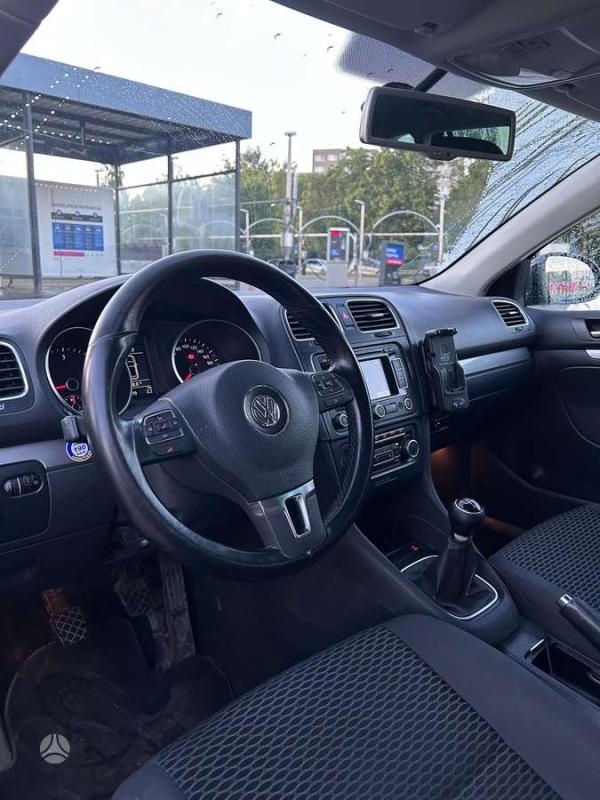 Black Volkswagen Golf 2010 in Vilnius, with an engine capacity of 1.60 L and mileage of 335 thousand km for 3300 €, photo 8 on AUTOMOTO.COM.LV