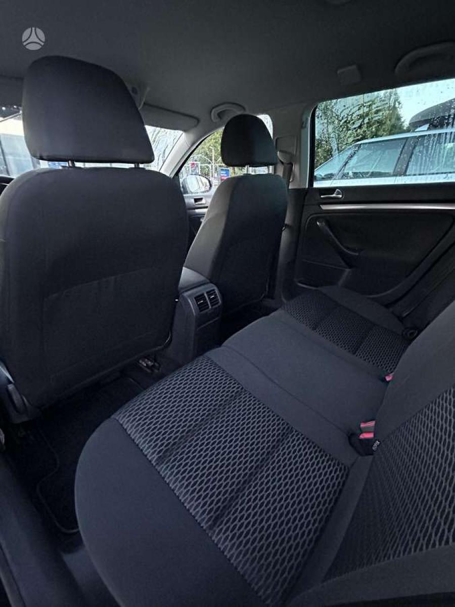 Black Volkswagen Golf 2010 in Vilnius, with an engine capacity of 1.60 L and mileage of 335 thousand km for 3300 €, photo 12 on AUTOMOTO.COM.LV