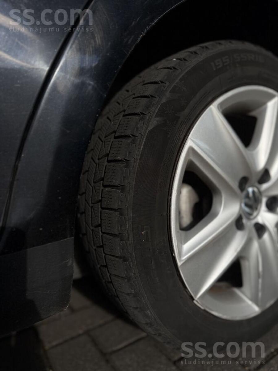 Melns Volkswagen Golf 2010 Rīga, ar dzinēja tilpumu 2.00 L un nobraukumu 350 tūkst. km par 900 €, foto 5 vietnē AUTOMOTO.COM.LV