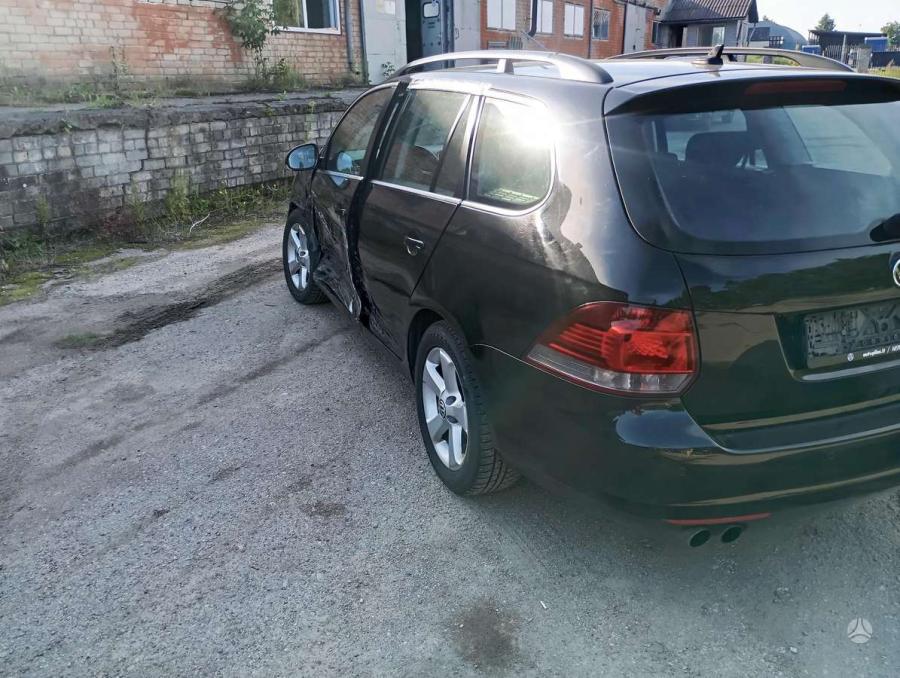 Black Volkswagen Golf 2010 in Ukmerge, with an engine capacity of 1.97 L and mileage of 252 thousand km for 1450 €, photo 5 on AUTOMOTO.COM.LV