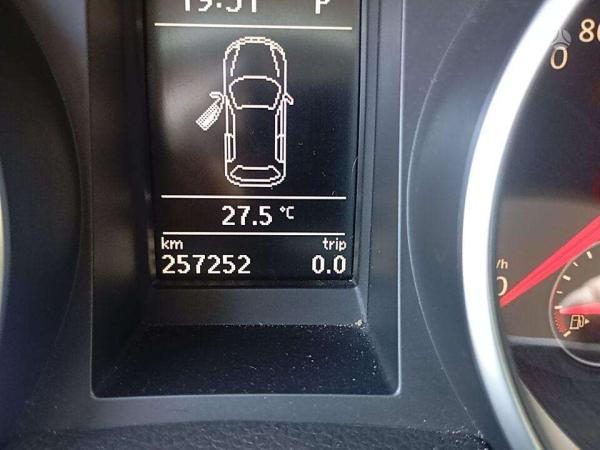 Black Volkswagen Golf 2010 in Ukmerge, with an engine capacity of 1.97 L and mileage of 252 thousand km for 1450 €, photo 9 on AUTOMOTO.COM.LV
