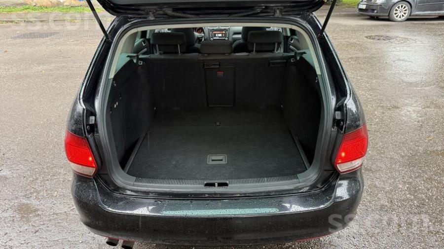 Black Volkswagen Golf 2010 in Riga, with an engine capacity of 2.00 L and mileage of 388 thousand km for 2950 €, photo 6 on AUTOMOTO.COM.LV