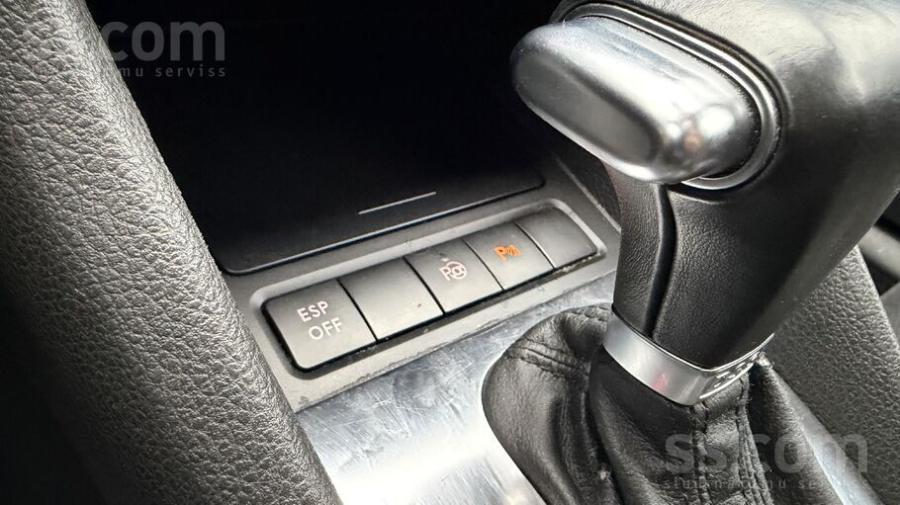 Black Volkswagen Golf 2010 in Riga, with an engine capacity of 2.00 L and mileage of 388 thousand km for 2950 €, photo 12 on AUTOMOTO.COM.LV