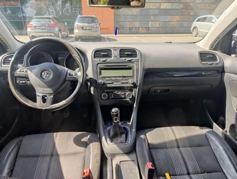 Melns Volkswagen Golf 2010 Viļņa, ar dzinēja tilpumu 1.60 L un nobraukumu 238 tūkst. km par 1600 €, foto 6 vietnē AUTOMOTO.COM.LV