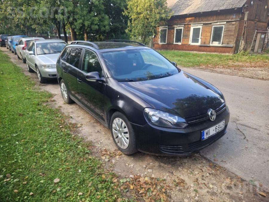 Black Volkswagen Golf 2010 in Riga, with an engine capacity of 1.60 L and mileage of 318 thousand km for 2900 €, photo 4 on AUTOMOTO.COM.LV