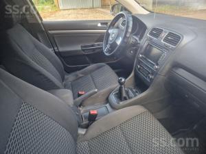 Black Volkswagen Golf 2010 in Riga, with an engine capacity of 1.60 L and mileage of 318 thousand km for 2900 €, photo 5 on AUTOMOTO.COM.LV