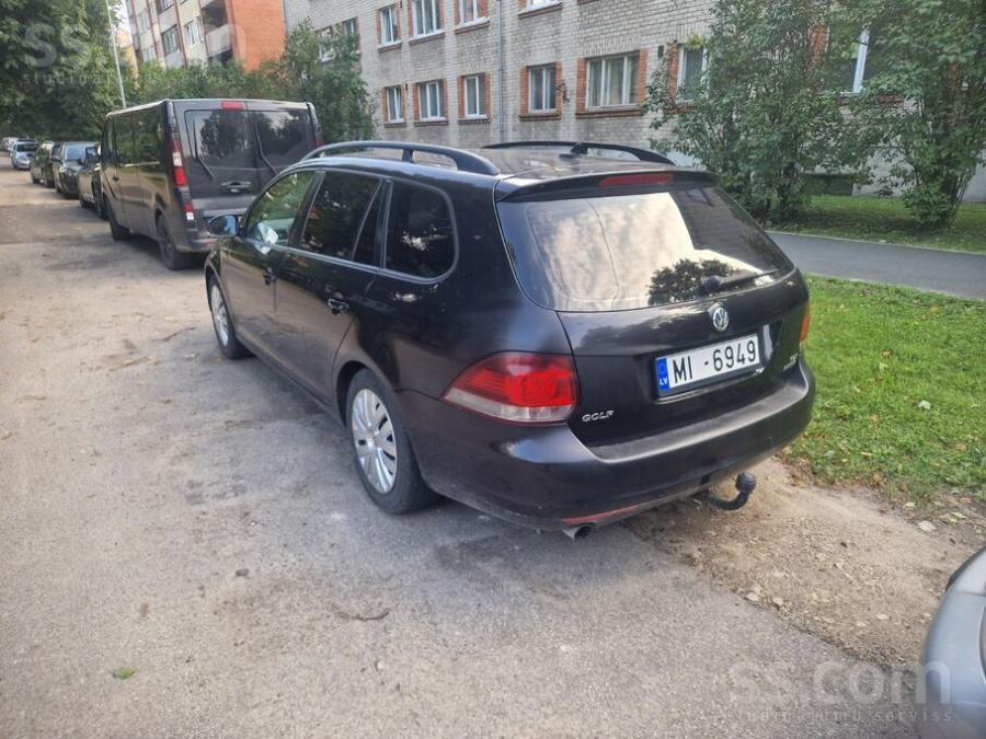 Black Volkswagen Golf 2010 in Riga, with an engine capacity of 1.60 L and mileage of 318 thousand km for 2900 €, photo 7 on AUTOMOTO.COM.LV