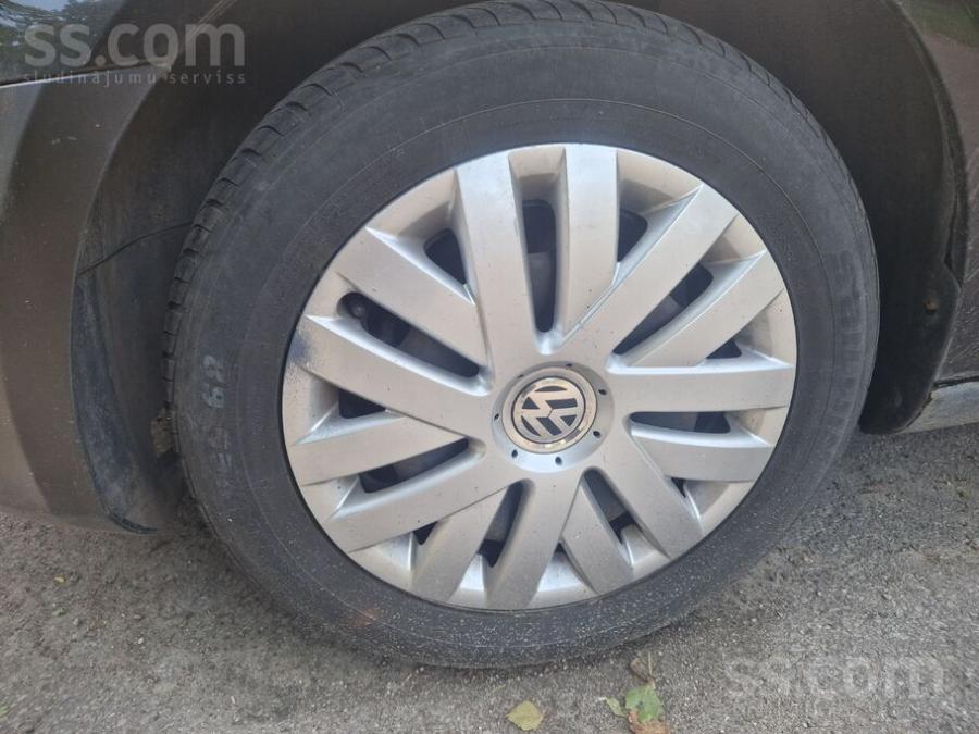 Black Volkswagen Golf 2010 in Riga, with an engine capacity of 1.60 L and mileage of 318 thousand km for 2900 €, photo 8 on AUTOMOTO.COM.LV