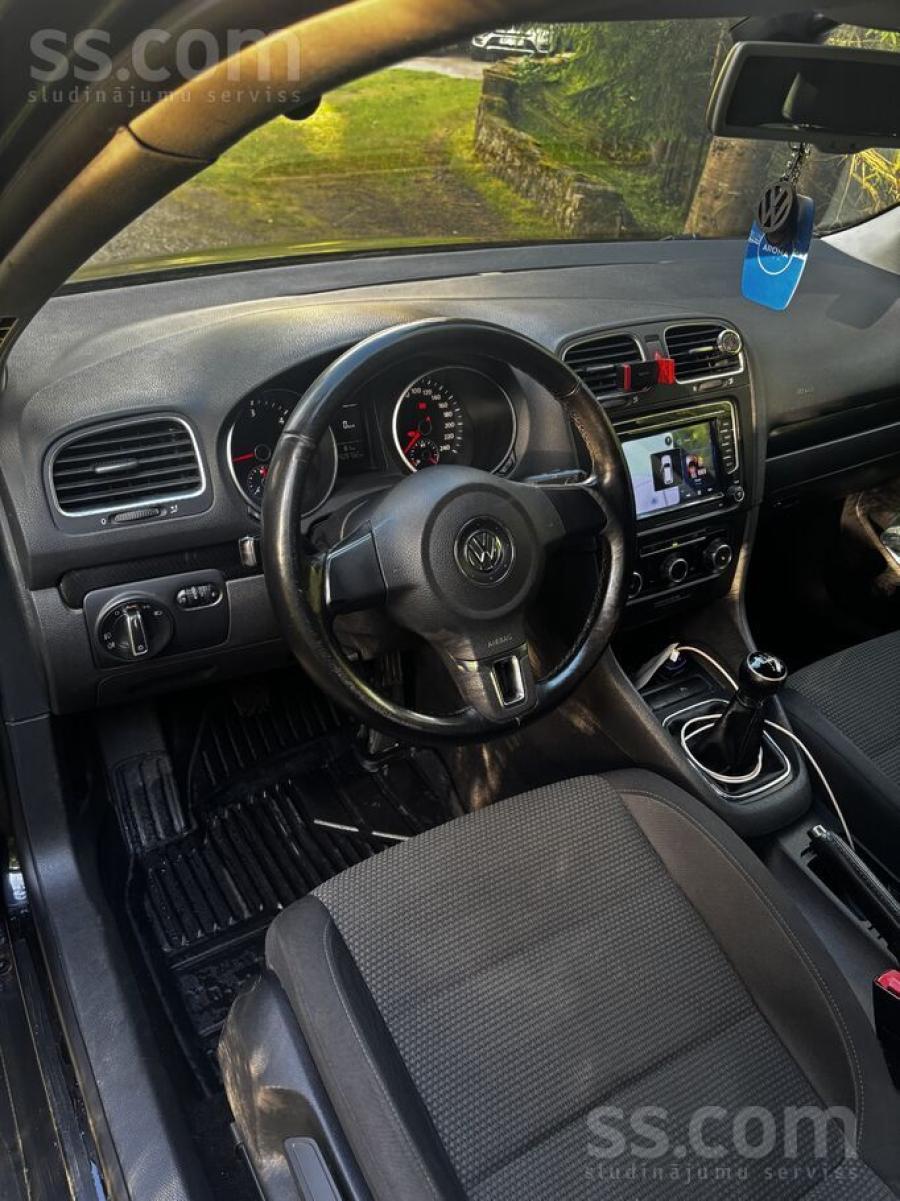 Black Volkswagen Golf 2010 in Aluksne, with an engine capacity of 2.00 L and mileage of 418 thousand km for 1600 €, photo 6 on AUTOMOTO.COM.LV