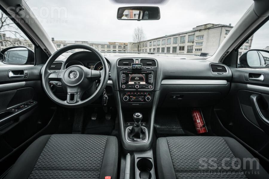 Melns Volkswagen Golf 2010 Jelgava, ar dzinēja tilpumu 1.60 L un nobraukumu 253 tūkst. km par 4500 €, foto 10 vietnē AUTOMOTO.COM.LV