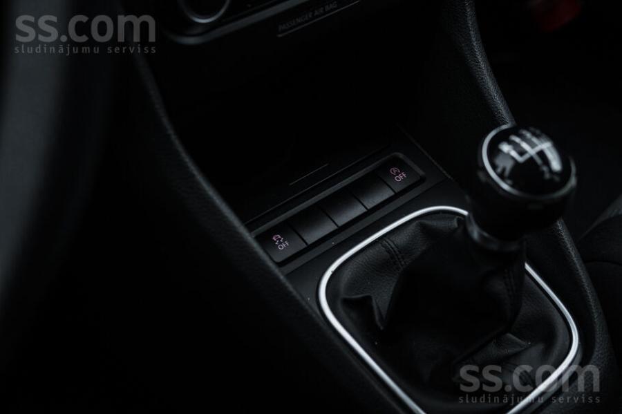 Melns Volkswagen Golf 2010 Jelgava, ar dzinēja tilpumu 1.60 L un nobraukumu 253 tūkst. km par 4500 €, foto 15 vietnē AUTOMOTO.COM.LV