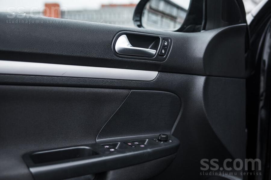Melns Volkswagen Golf 2010 Jelgava, ar dzinēja tilpumu 1.60 L un nobraukumu 253 tūkst. km par 4500 €, foto 17 vietnē AUTOMOTO.COM.LV
