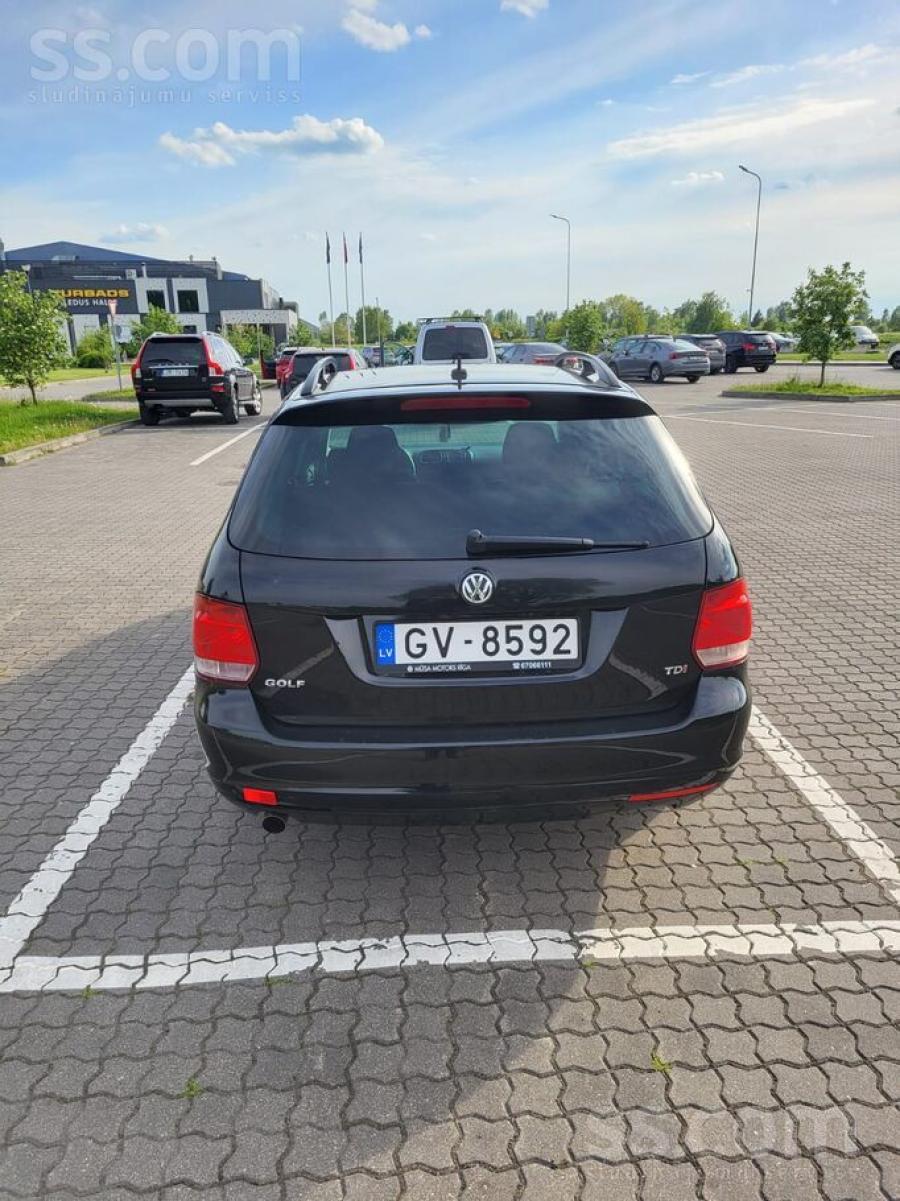 Black Volkswagen Golf 2011 in Riga, with an engine capacity of 1.60 L and mileage of 234 thousand km for 3000 €, photo 5 on AUTOMOTO.COM.LV