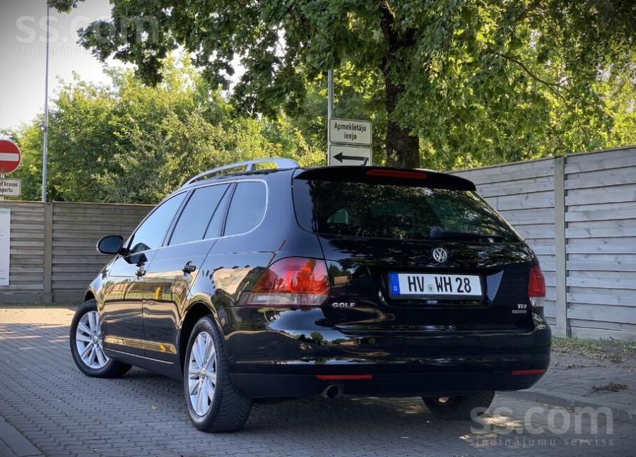 Black Volkswagen Golf 2011 in Jelgava, with an engine capacity of 1.60 L and mileage of 261 thousand km for 4499 €, photo 3 on AUTOMOTO.COM.LV