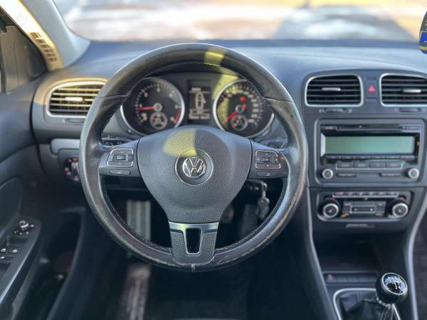 Melns Volkswagen Golf 2011 Raseiniai, ar dzinēja tilpumu 1.60 L un nobraukumu 286 tūkst. km par 4000 €, foto 7 vietnē AUTOMOTO.COM.LV