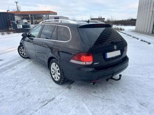 Black Volkswagen Golf 2011 in Vilnius, with an engine capacity of 1.60 L and mileage of 327 thousand km for 3000 €, photo 2 on AUTOMOTO.COM.LV